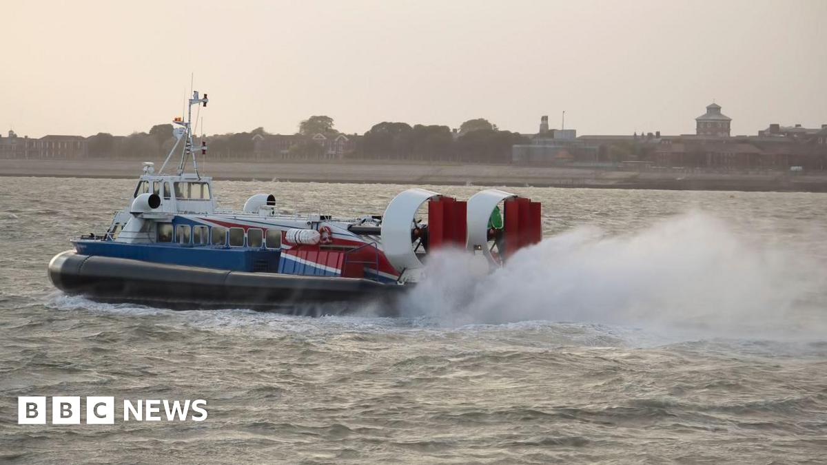 Artist hopes to bring hovercraft back to the Humber - BBC News