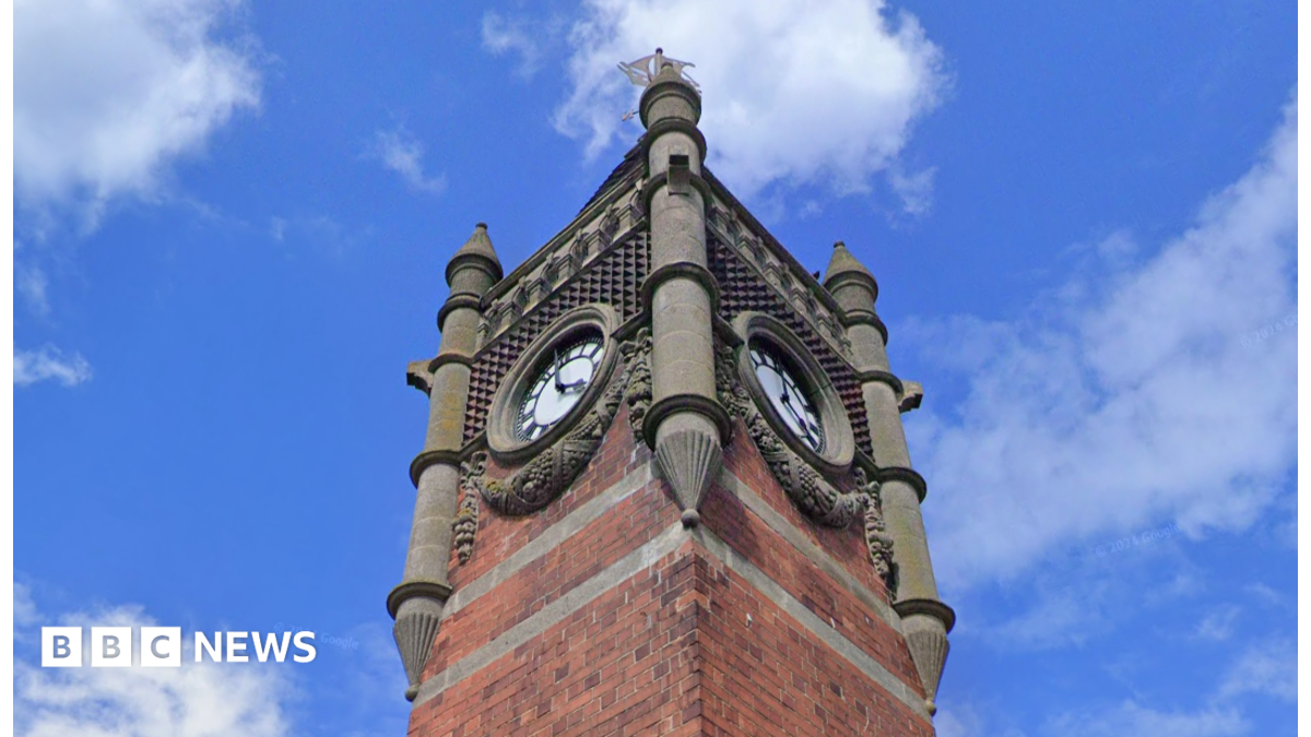 Redcar storm damaged clock tower has structural problems - BBC News