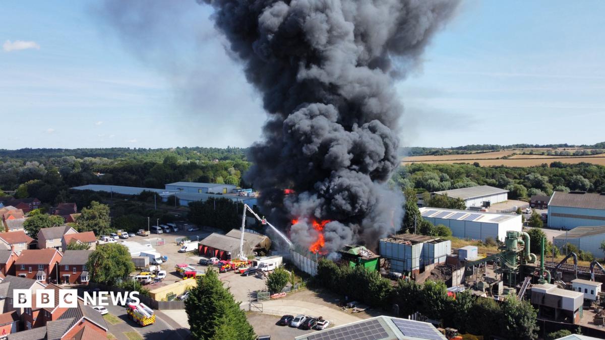 Sackers recycling centre hopes to expand to reduce fires - BBC News