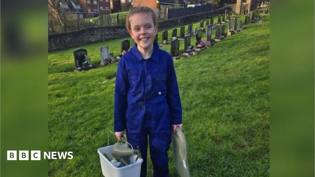 Headstone cleaning boy enjoys huge response - BBC News