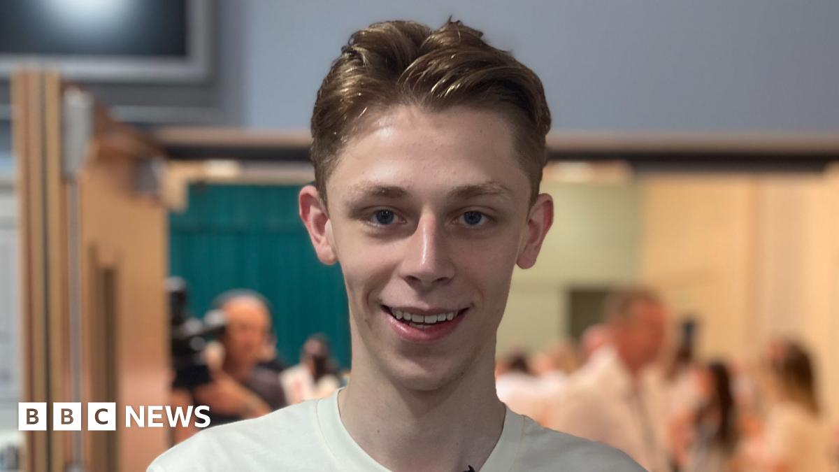 A-levels: Almost a third of NI students achieve top grades - BBC News