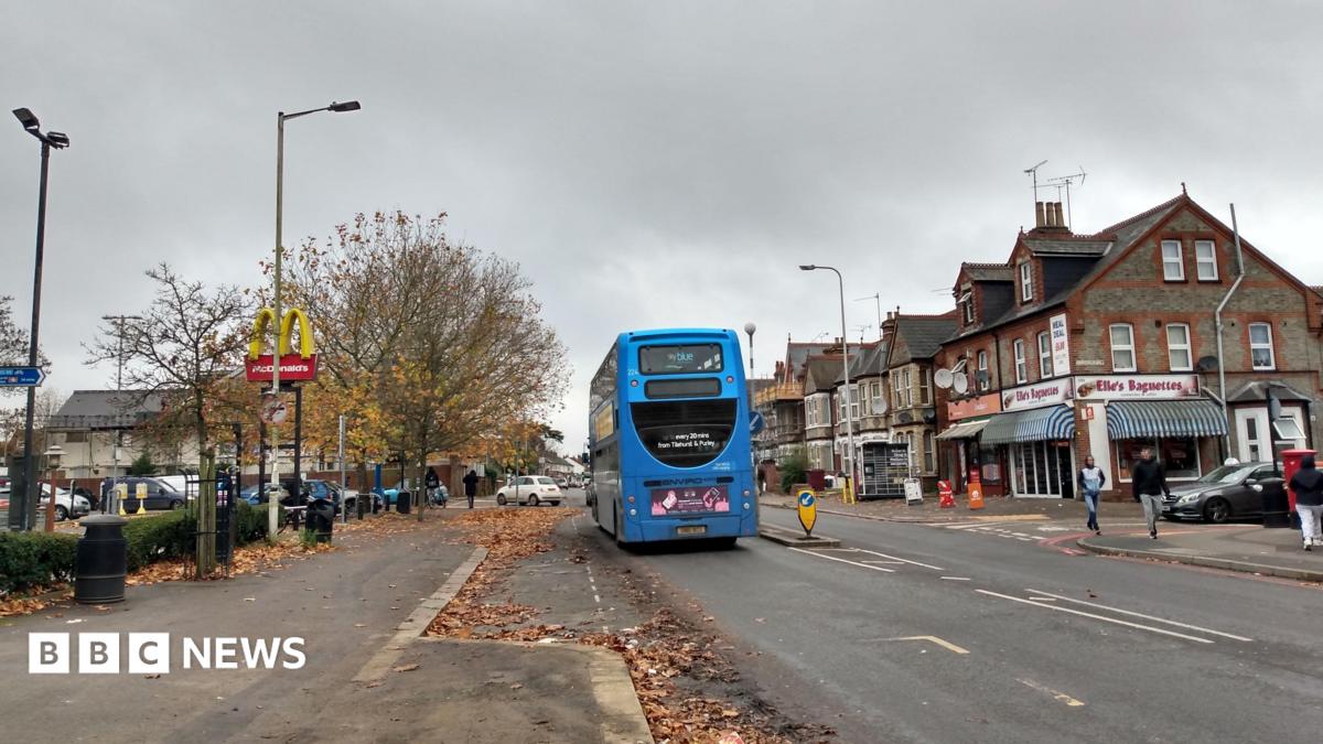 Reading: New bus lanes approved despite opposition - BBC News