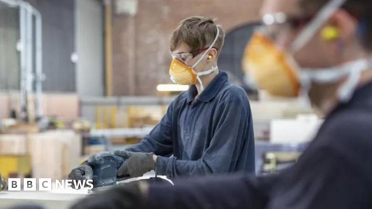 Republic of Ireland employment figure hits record high - BBC News