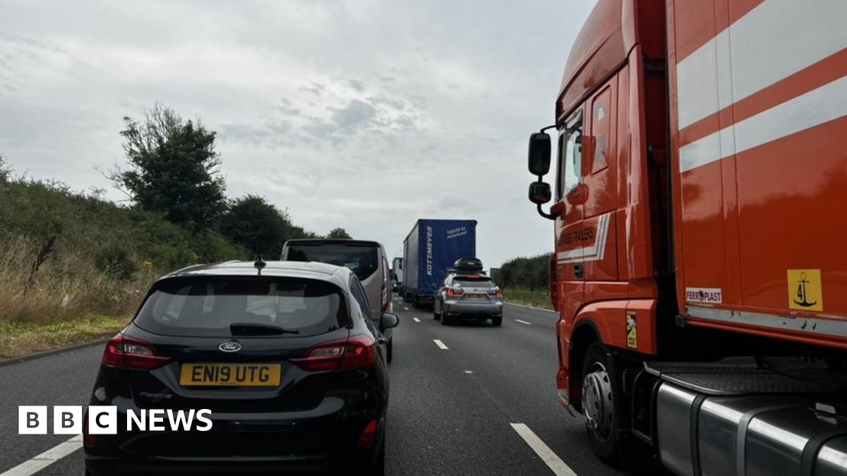 M20 closure causes huge tailbacks towards coast - BBC News