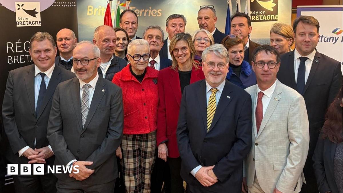 Guernsey economy chief in talks to build trade with France - BBC News