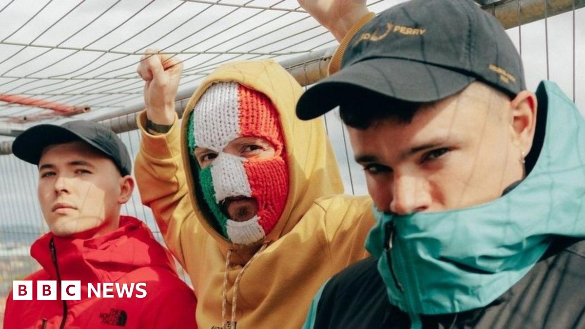 Kneecap: Derry gig gets greenlight for new venue - BBC News