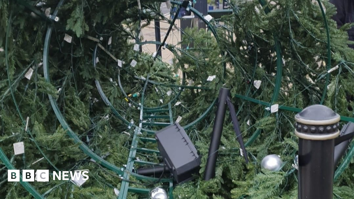 Christmas tree topples over hours after big switch-on in Ramsey - BBC News