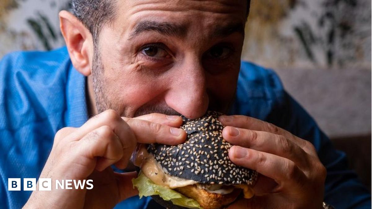 Macclesfield vegan restaurant to serve meat due to rising costs - BBC News