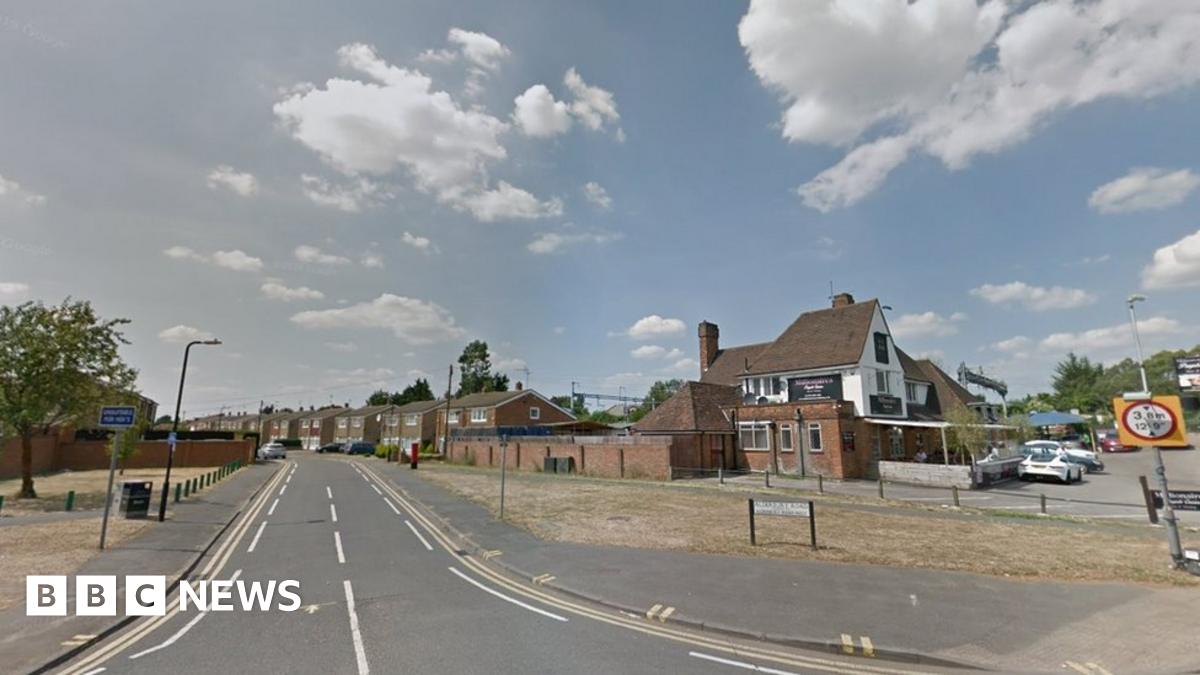 Three arrested after man stabbed in Slough attack - BBC News