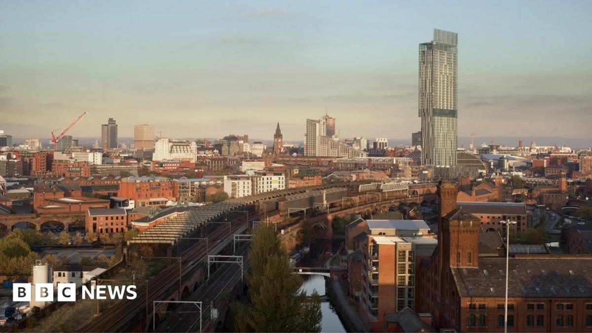 Manchester adopts plan to halve CO2 emissions by 2025 - BBC News