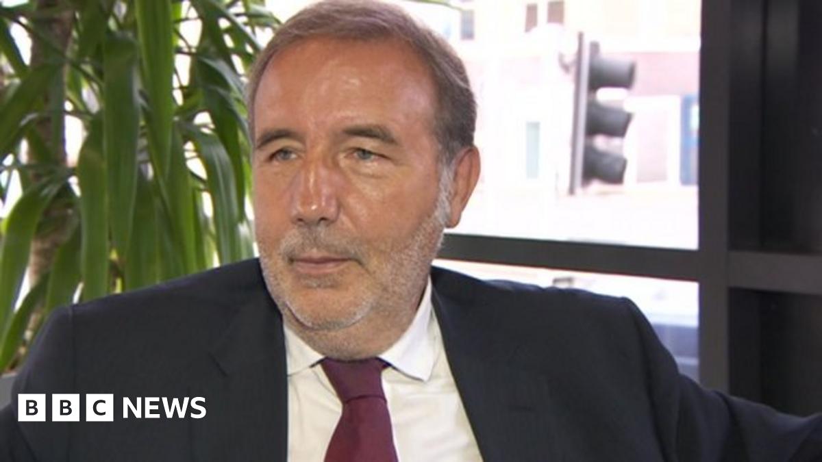 East Midlands police forces to 'share senior officers' - BBC News