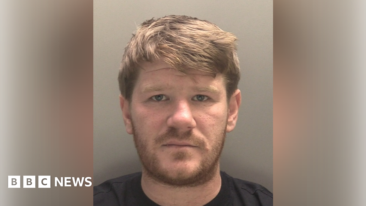 'Scooby Doo' drugs boss jailed after sending selfies - BBC News