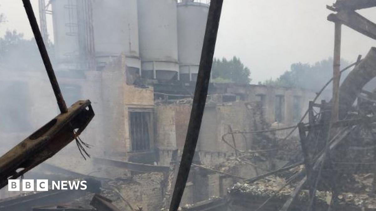 Rochdale fire: Former mill to be demolished - BBC News