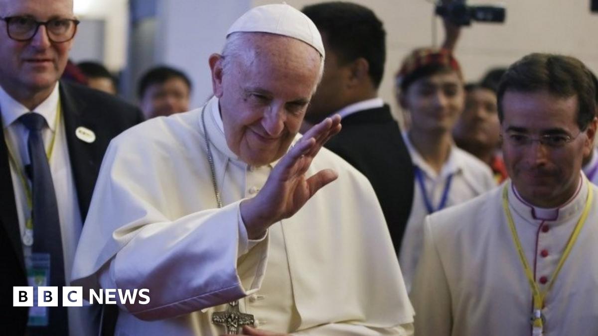 Pope Francis avoids angry reaction in Myanmar - BBC News