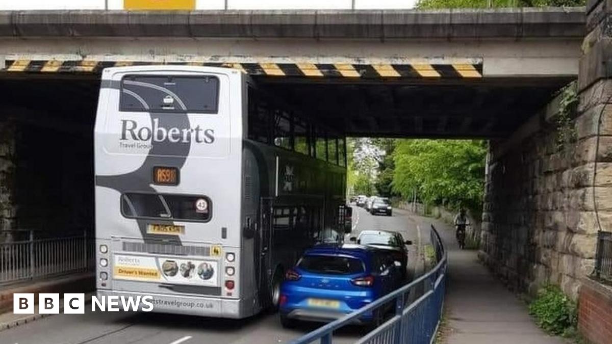 School bus gets stuck under low bridge again - BBC News