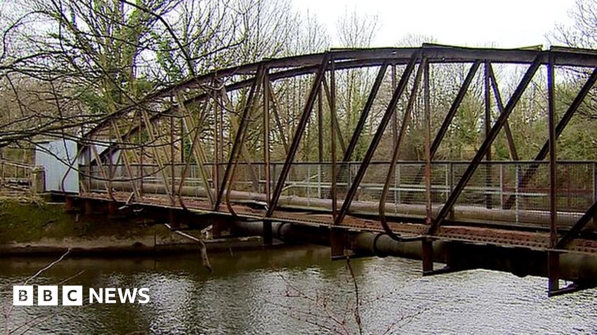 Swansea: Bridge closure threatens Vardre rugby club - BBC News