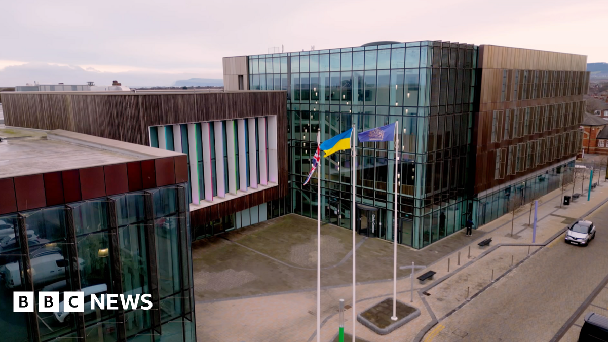 Redcar and Cleveland Council gets emergency budget funding - BBC News
