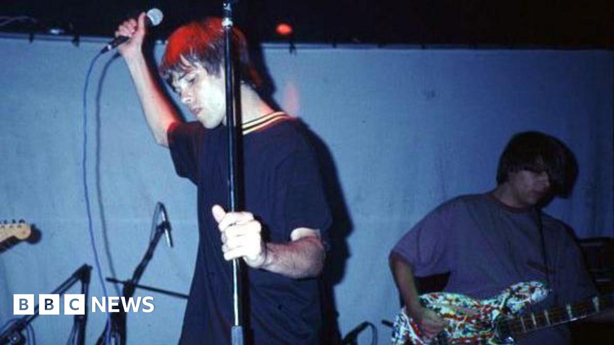 Tiny stage where Oasis and Stone Roses played is rediscovered - BBC News