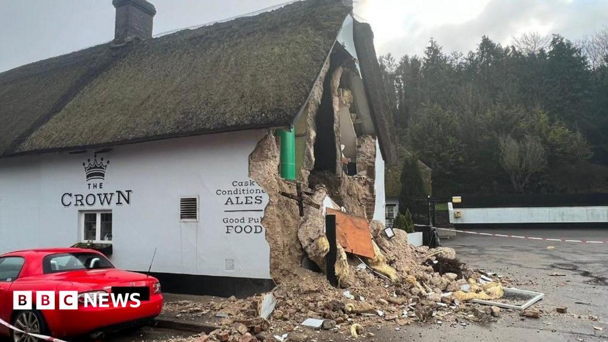Wall at Winterborne Stickland's The Crown pub to be rebuilt - BBC News