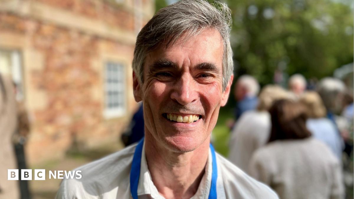 Andrew Miller wins Walter Scott Prize for historical fiction - BBC News