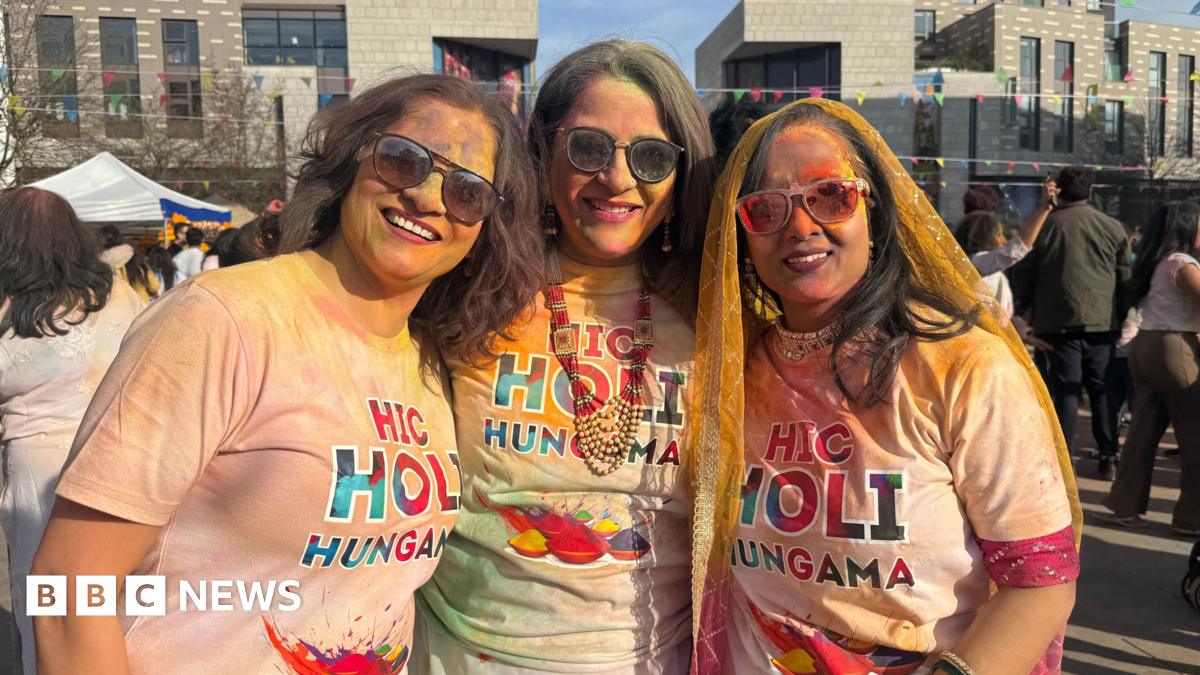 Southampton's first large-scale Holi celebrations held - BBC News