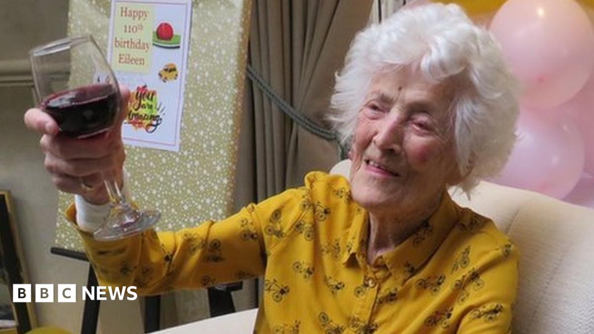 World's oldest international cricketer Eileen Ash turns 110 - BBC News