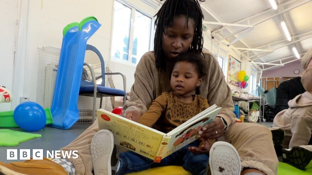 Reading: Cash needed to keep playgroup's storybook sessions - BBC News