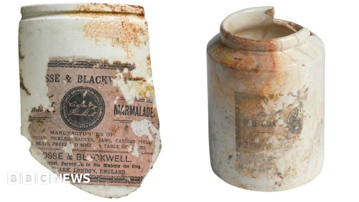 Crossrail dig unearths 13,000 Victorian jam jars - BBC News