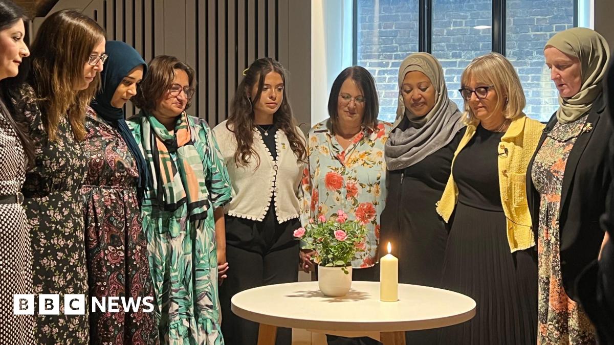 Jewish and Muslim women meet to share hopes for peace - BBC News