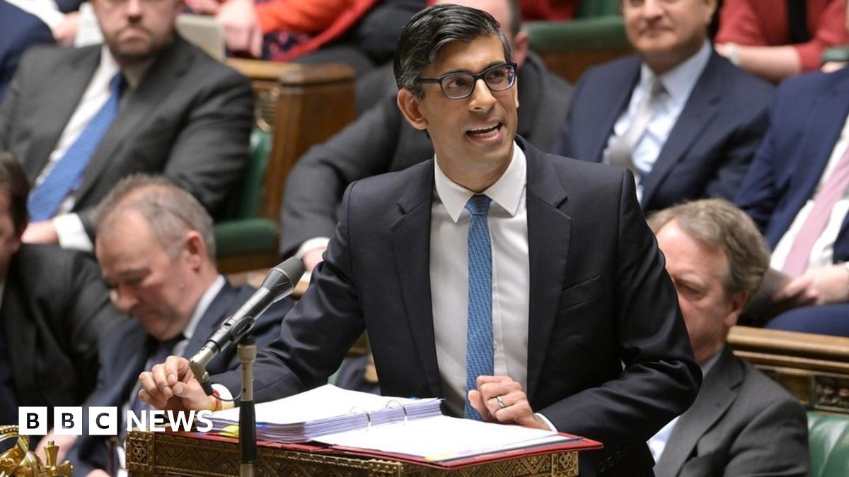 PMQs: Rishi Sunak sidesteps questions on NI protocol deal - BBC News