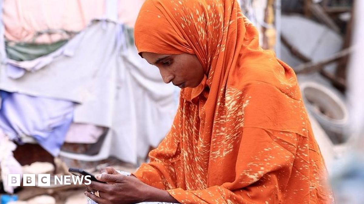 The app teaching Somalis to read and write - BBC News