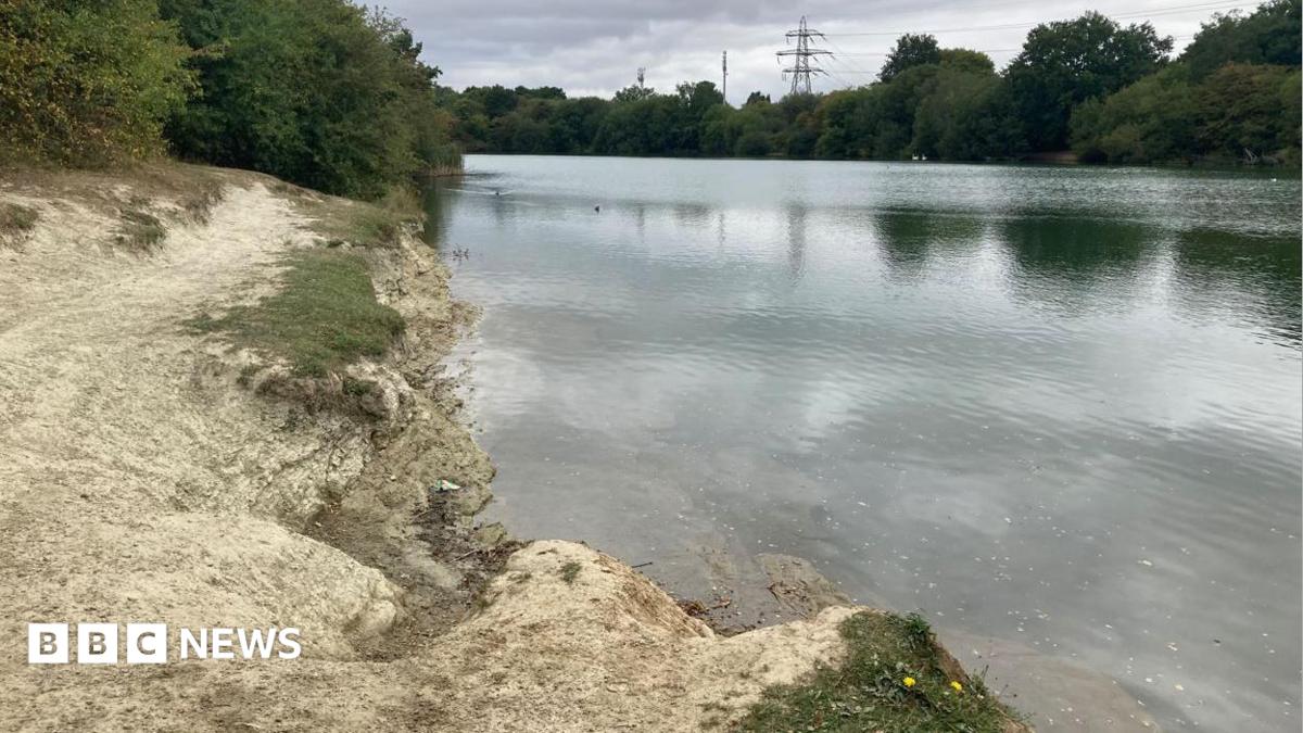 Proposals to restrict swimming in open water around Nuneaton - BBC News
