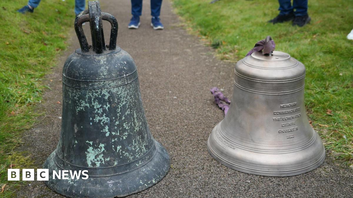 Heacham's medieval church bell replaced after a 1,000 years - BBC News