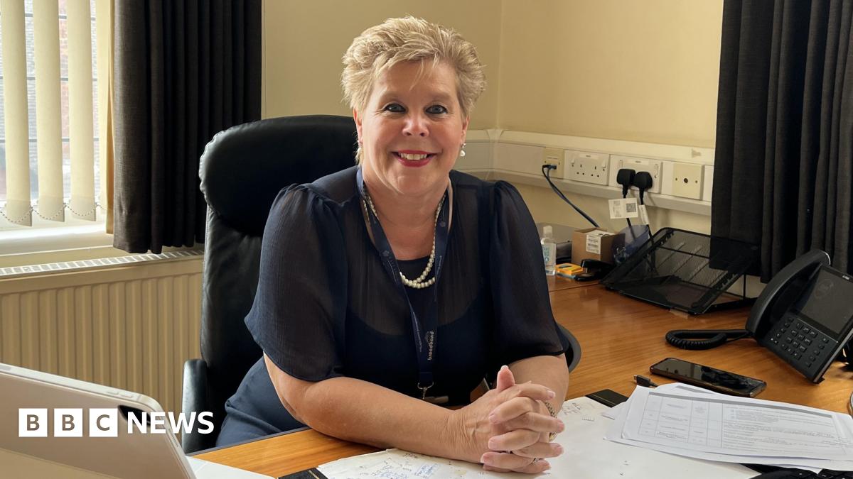 East Riding of Yorkshire Council elects first female leader - BBC News