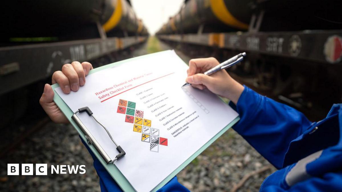 Cumbria rail freight firm told to improve after nuclear failures - BBC News