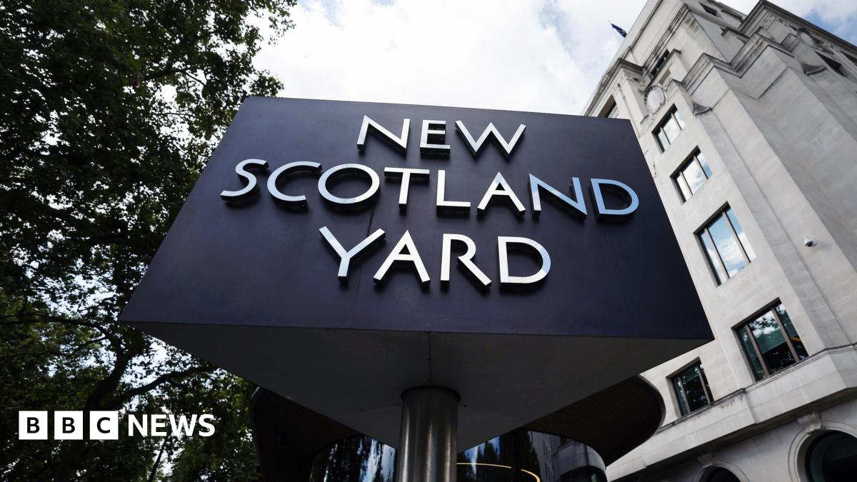 Child X: Firearm officers cleared over boy's water pistol arrest - BBC News