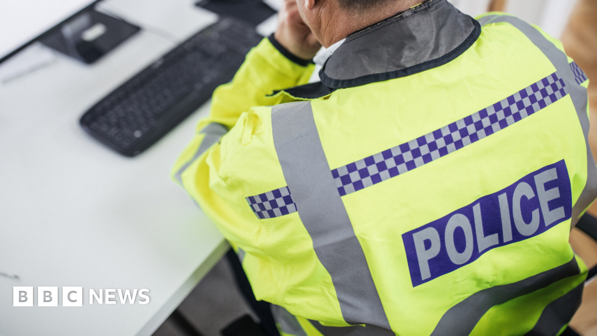 Nottinghamshire PC barred over 'Game of Thrones-style' report - BBC News