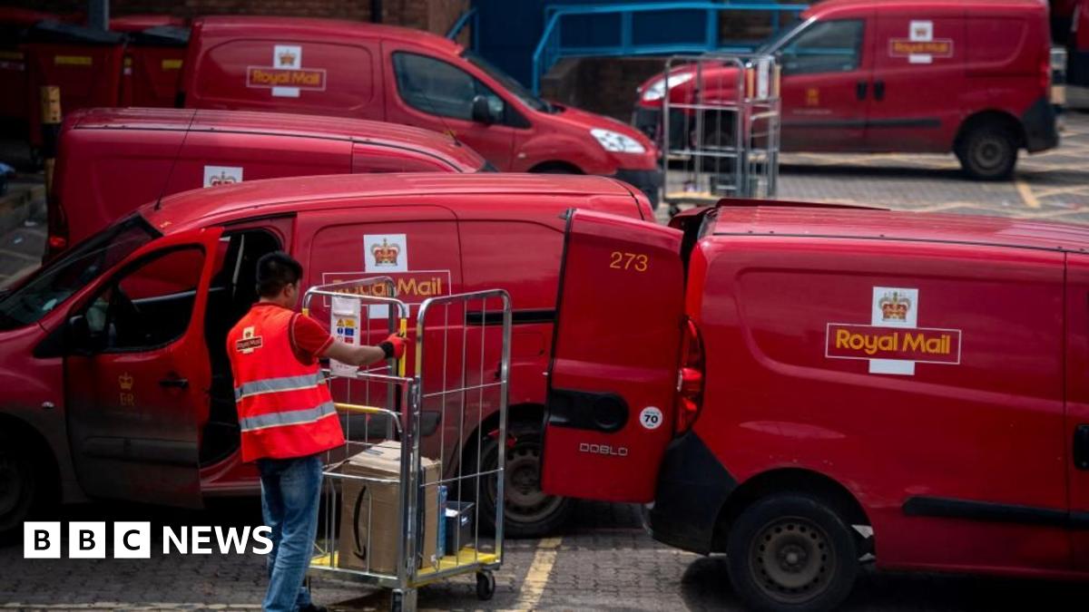 Royal Mail to recruit 16,000 Christmas workers - BBC News