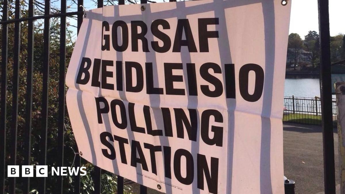 Senior Welsh Tory MP against compulsory assembly voting - BBC News