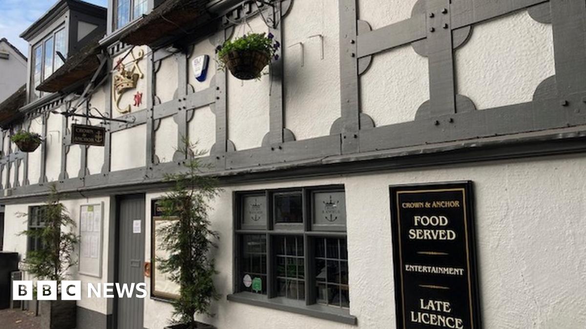 Stone pub linked to 22 Covid cases faces licence review - BBC News