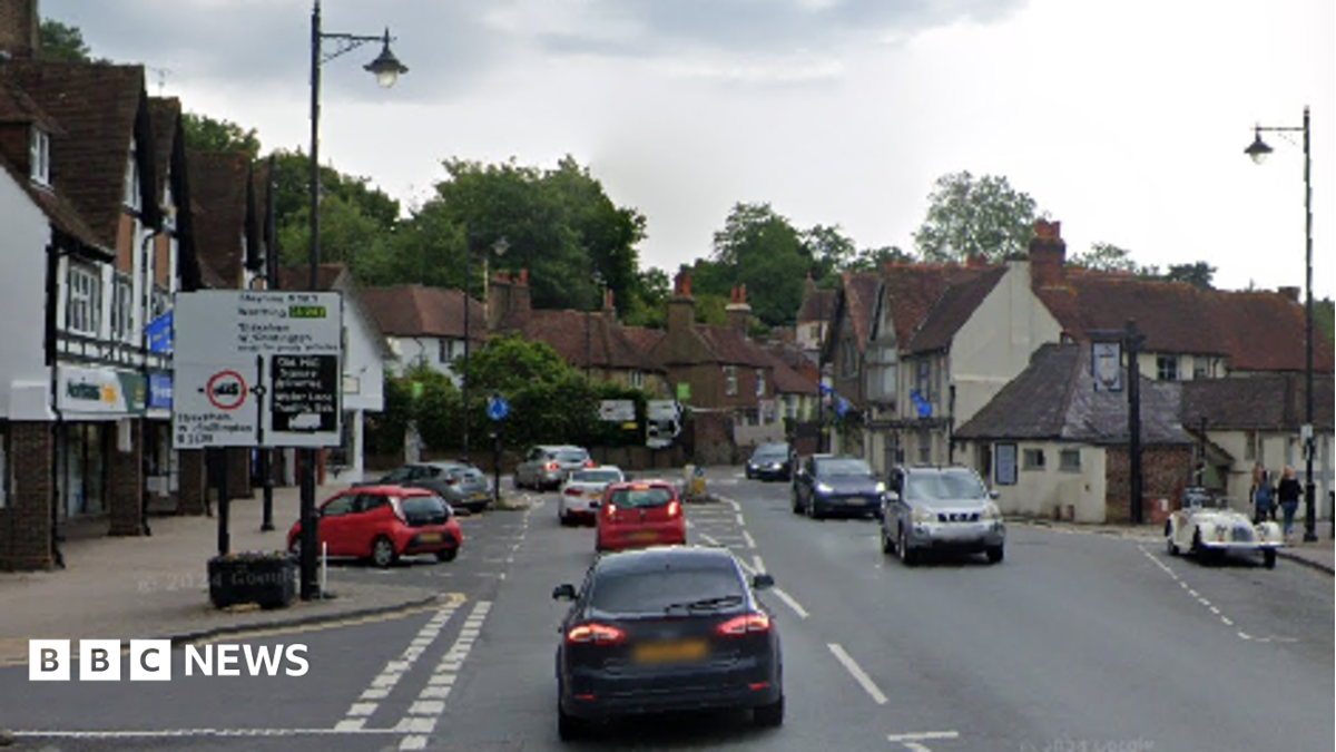 Storrington residents to discuss traffic and 20mph speed limit - BBC News
