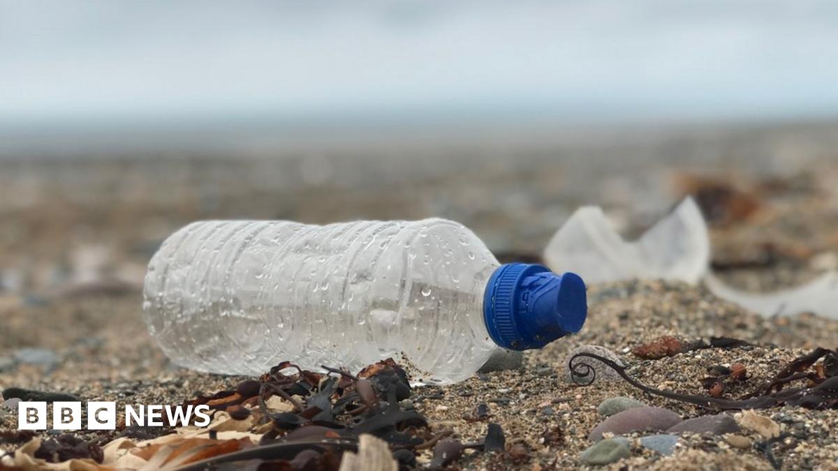 Microplastic in Atlantic Ocean 'could weigh 21 million tonnes' - BBC News