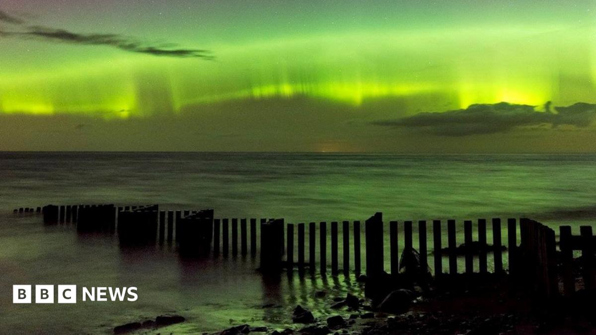 Northern Lights: Isle of Man witnesses 'best ever' display - BBC News