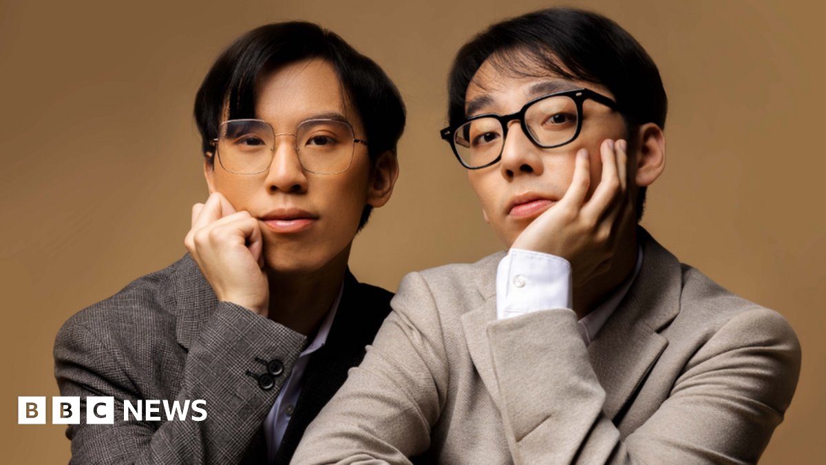 TwoSet Violin: Where classical music and social media collide - BBC News