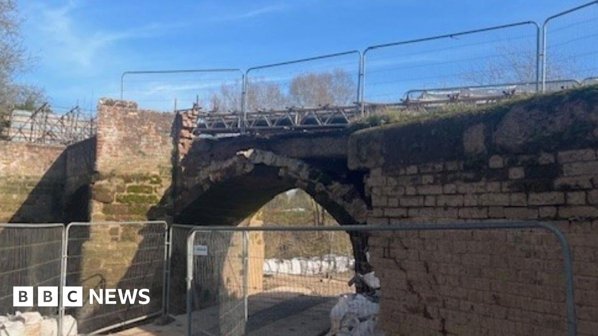 'Steady progress' made in Worcester bridge restoration - BBC News