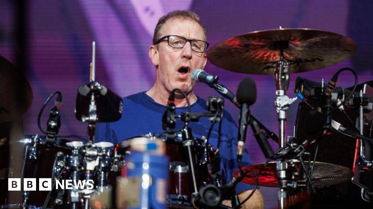 Sussex: Blur's drummer hoping to attend Oasis reunion gig - BBC News