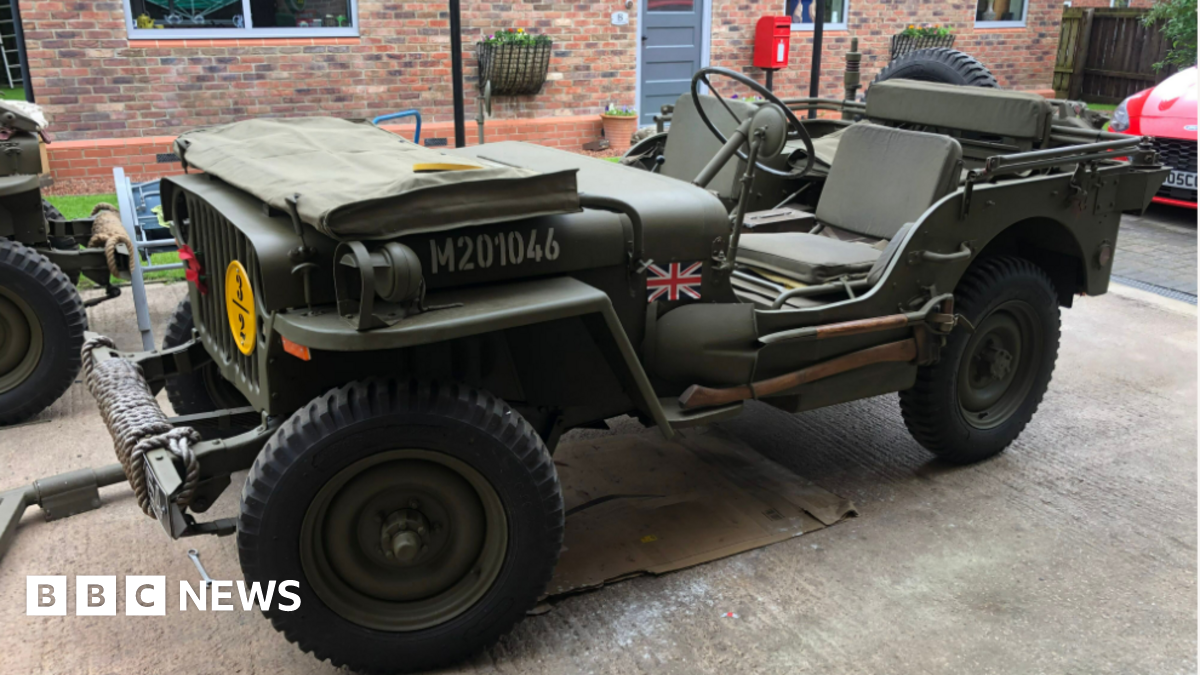 Morpeth man takes restored wartime jeep to Normandy 80 years on - BBC News