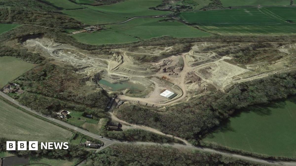 Plans to fill in Farley Quarry quarry set for approval - BBC News