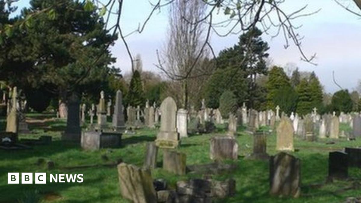 Wrexham Cemetery project gets £1.1m lottery grant - BBC News
