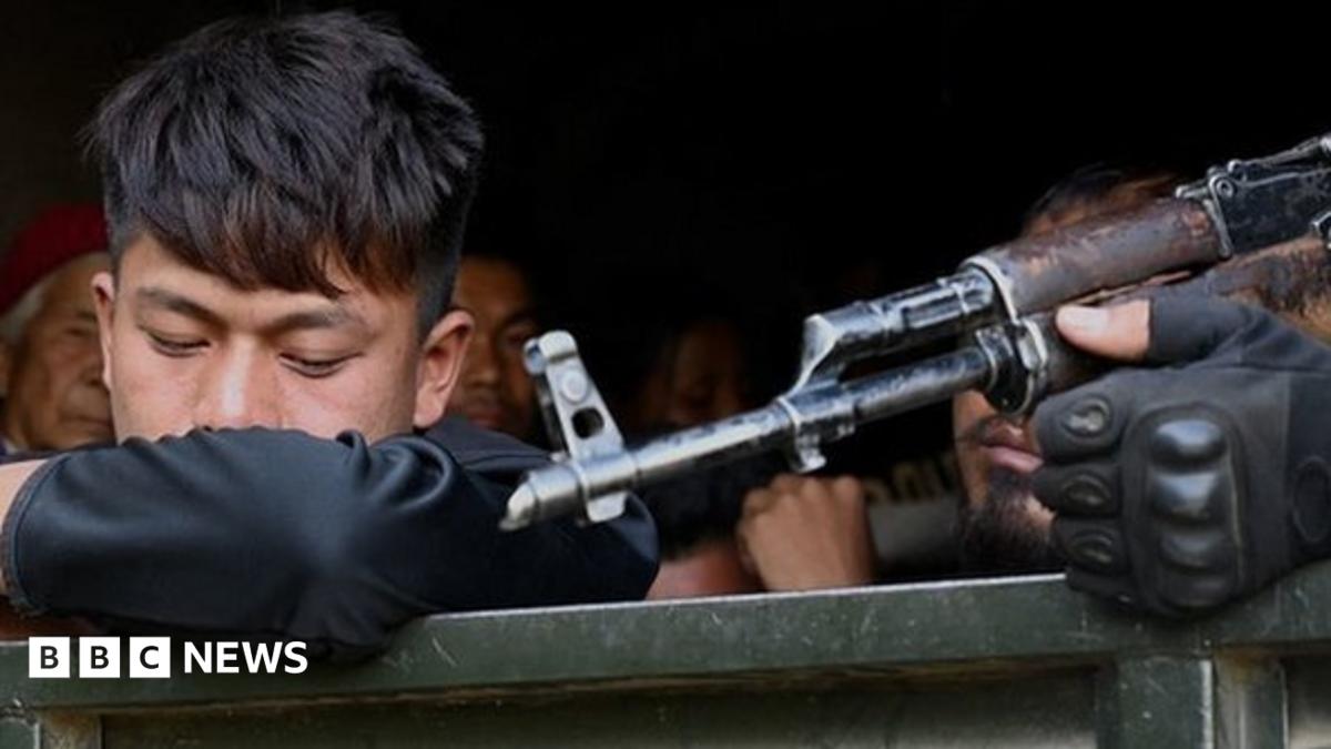 Manipur: Fears grow over Indian state on brink of civil war - BBC News